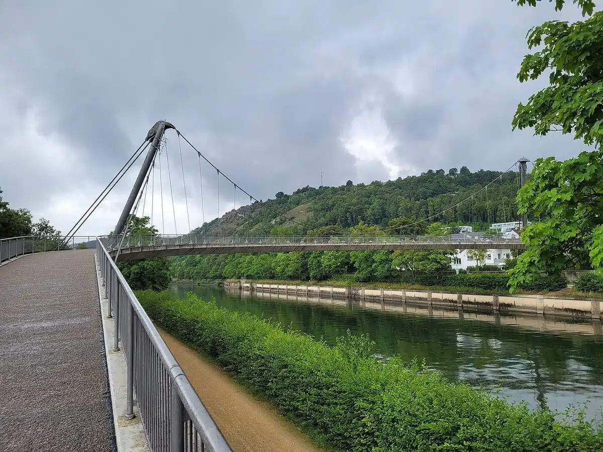 Fußgängerbrücke am Torhausplatz - Kelheim Tourismus